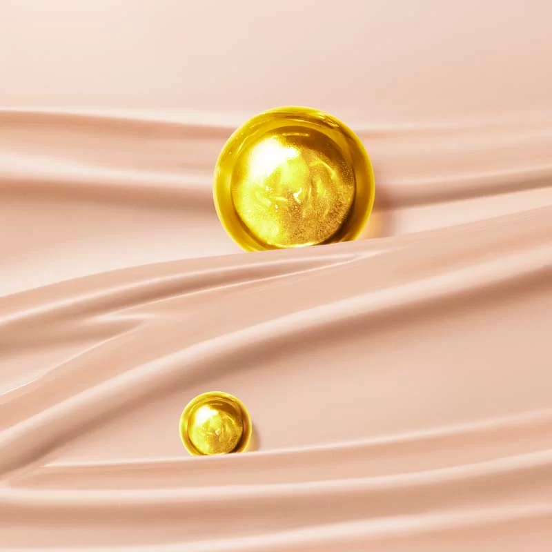 DESIGNER GLOW Radiant Revitalizing Foundation